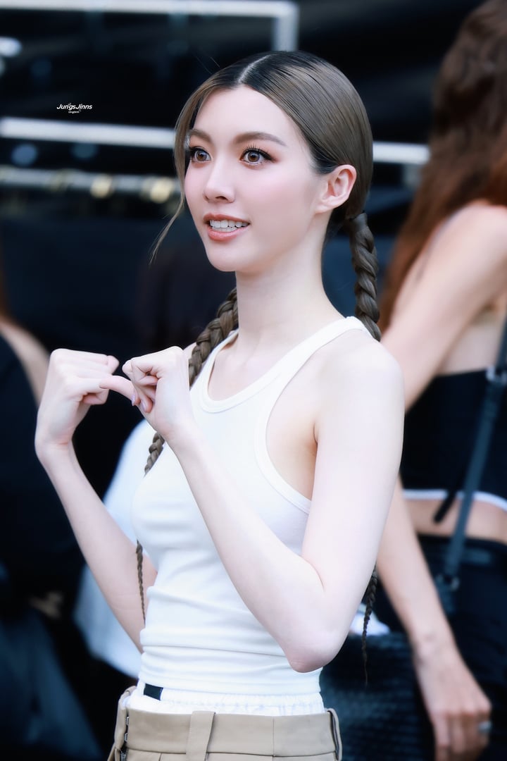 ELLE Fashion Week Catwalk - WACAY - LingOrm Pics