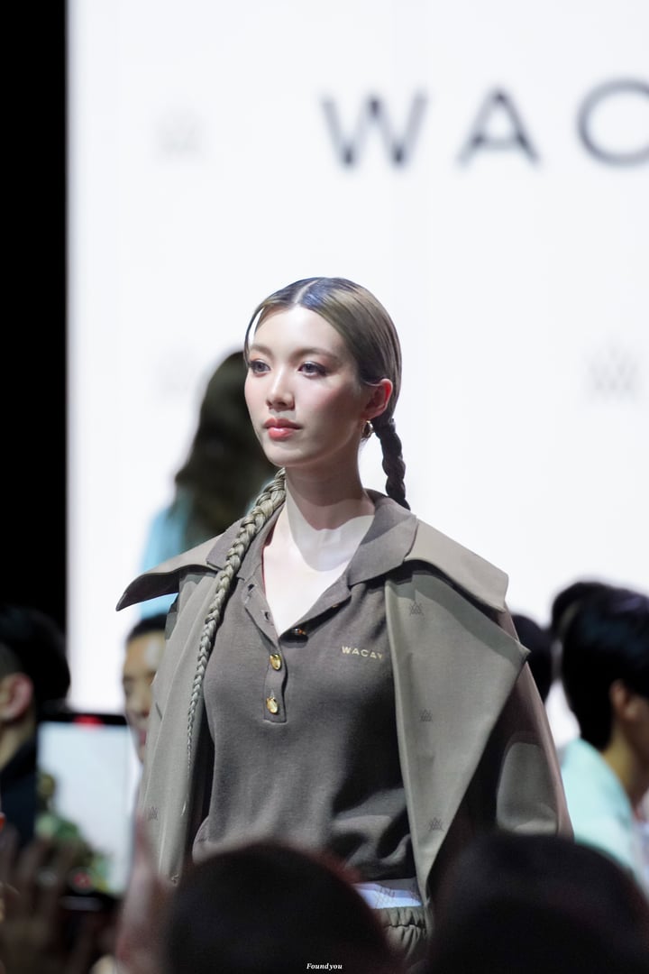 ELLE Fashion Week Catwalk - WACAY - LingOrm Pics