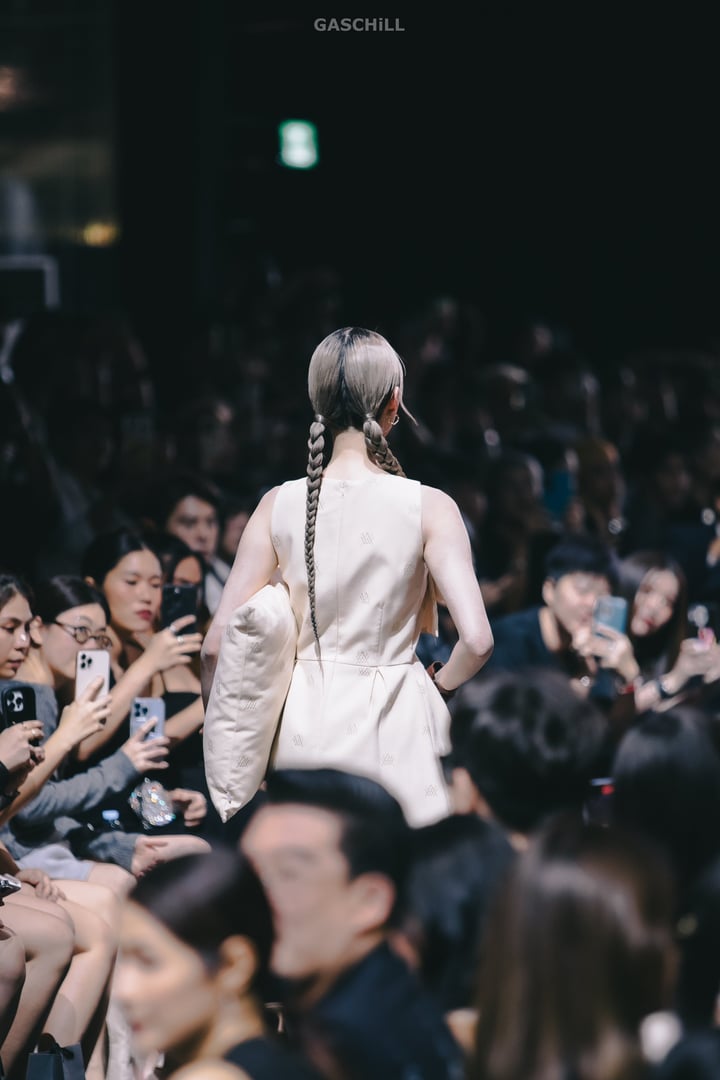 ELLE Fashion Week Catwalk - WACAY - LingOrm Pics